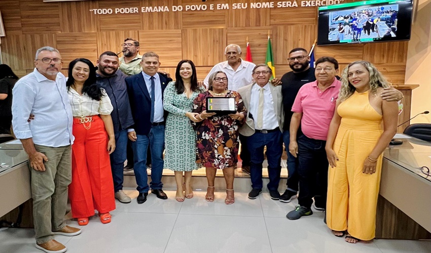 Evinha homenageia professora Maria Janice com Título de Cidadã ...